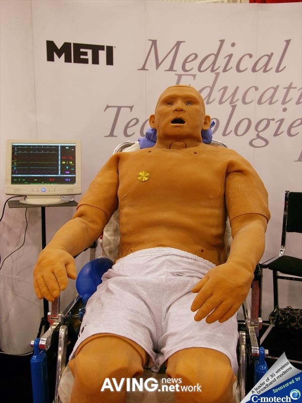 METI to display its wireless adult simulator 'iStan'