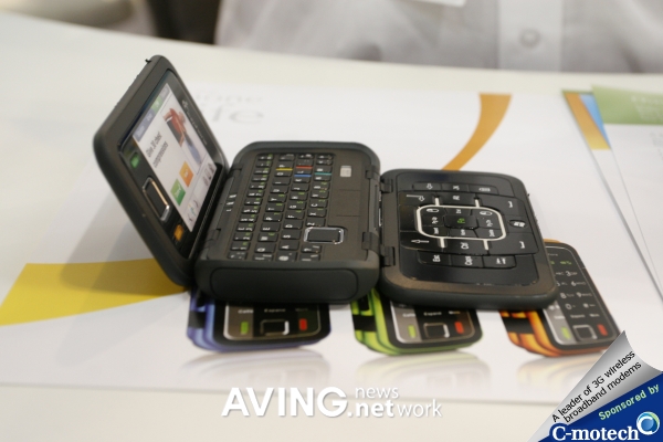 iPhone+QWERTY keyboard+Game keypad = Icephone