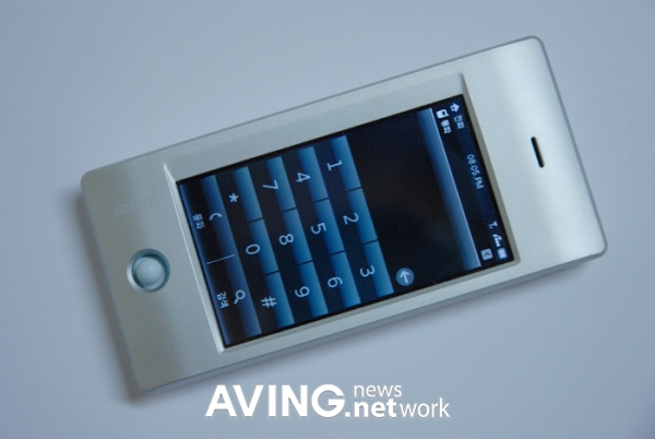 Reigncom's portable Wi-Fi phone 'iriver wave phone' - Detailed Images