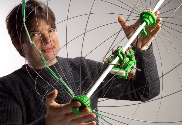 The first robot that can jump like a grasshopper and roll like a ball