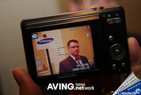 Samsung to introduce its new digital camera lineup 'SL102'