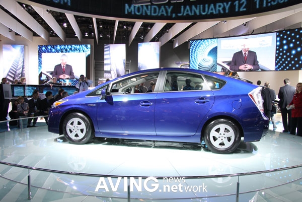 Toyota to unveil its all-new 50-mile-per gallon rated Prius hybrid vehicle