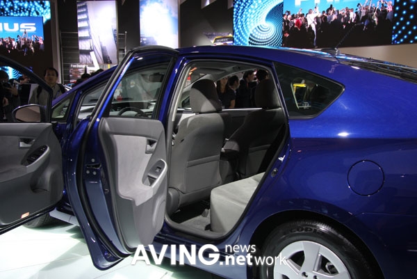 Toyota to unveil its all-new 50-mile-per gallon rated Prius hybrid vehicle