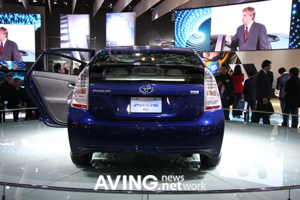 Toyota to unveil its all-new 50-mile-per gallon rated Prius hybrid vehicle