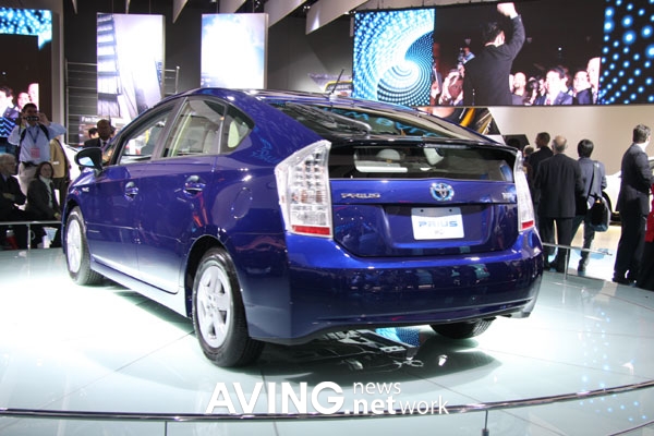 Toyota to unveil its all-new 50-mile-per gallon rated Prius hybrid vehicle