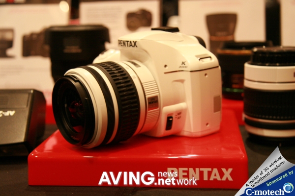 PENTAX to announce a limited edition white K2000 double zoom DSLR system