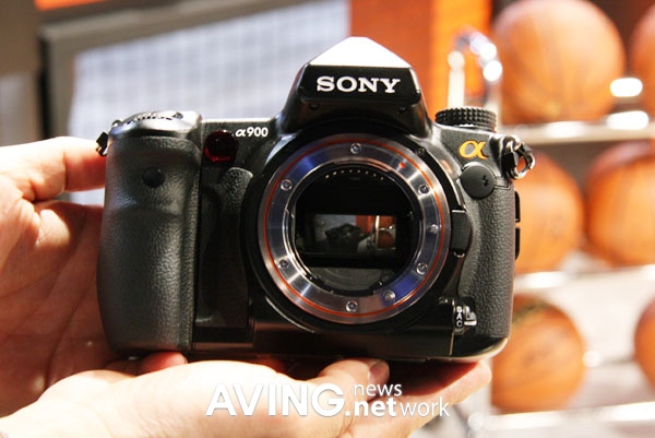 Sony to showcase its digital SLR camera 'A900'