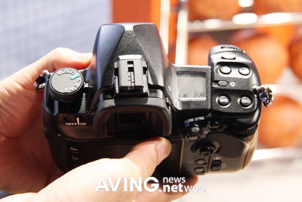 Sony to showcase its digital SLR camera 'A900'