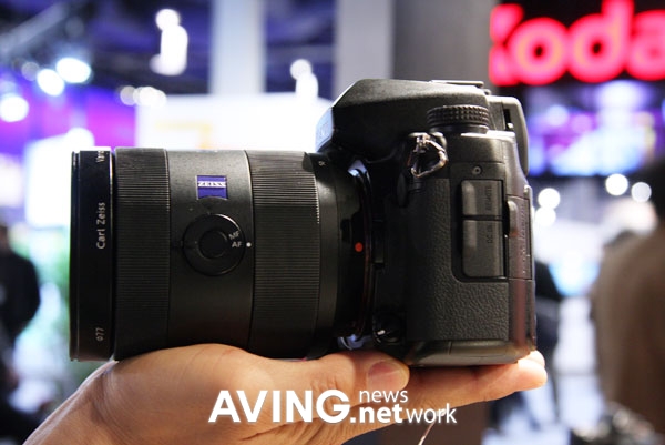 Sony to showcase its digital SLR camera 'A900'