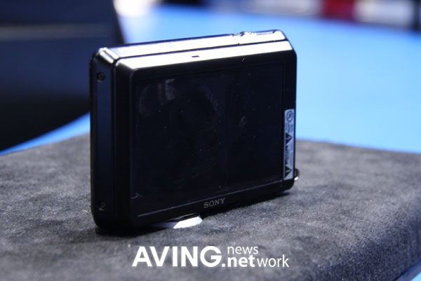 Sony to unveil world's first Wi-Fi digital camera with web browser