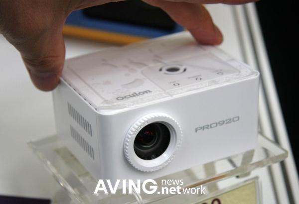 Oculon to present its pocket-sized LCOS projector