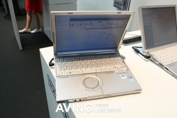 Panasonic's ultra-light industrial notebook pc 'TOUGHBOOK CF-W8'