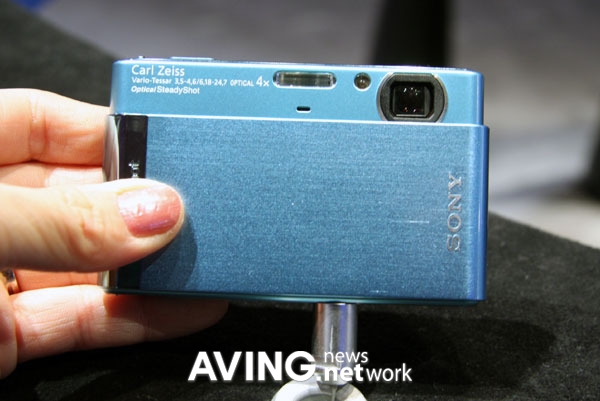 Sony to showcase its touchscreen digital camera 'CyberShot T90'