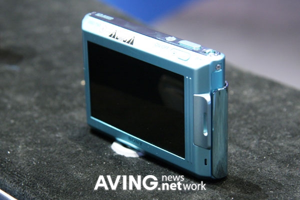 Sony to showcase its touchscreen digital camera 'CyberShot T90'