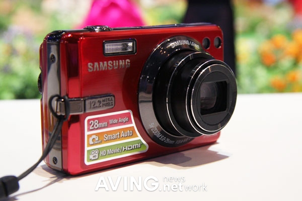 Samsung to present its 12.2M digital camera 'SL820'