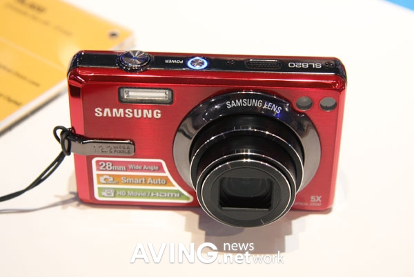 Samsung to present its 12.2M digital camera 'SL820'