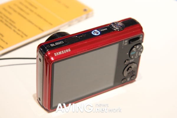 Samsung to present its 12.2M digital camera 'SL820'