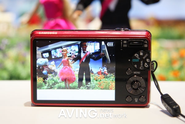 Samsung to present its 12.2M digital camera 'SL820'