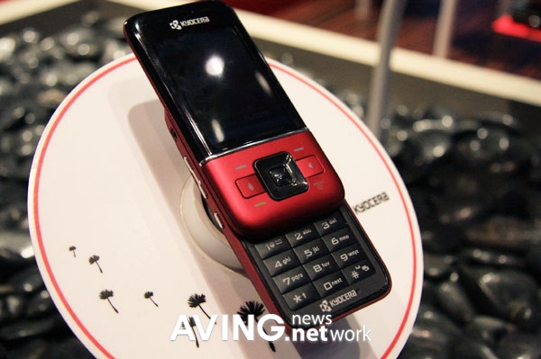Kyocera to showcase its CDMA handset 'Laylo M1400'