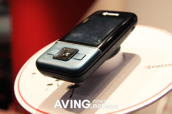 Kyocera to showcase its CDMA handset 'Laylo M1400'