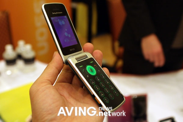 Sony Ericsson to display its clamshell design handset 'T707'
