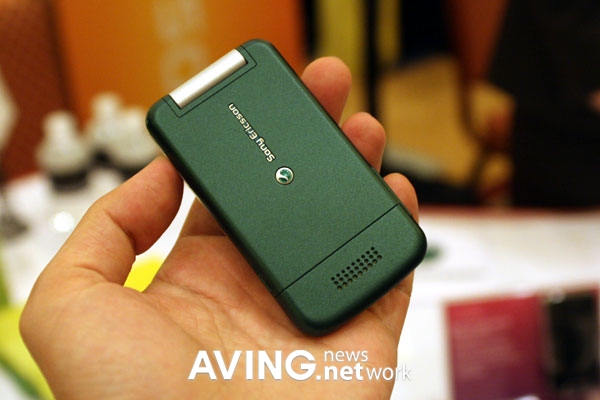 Sony Ericsson to display its clamshell design handset 'T707'