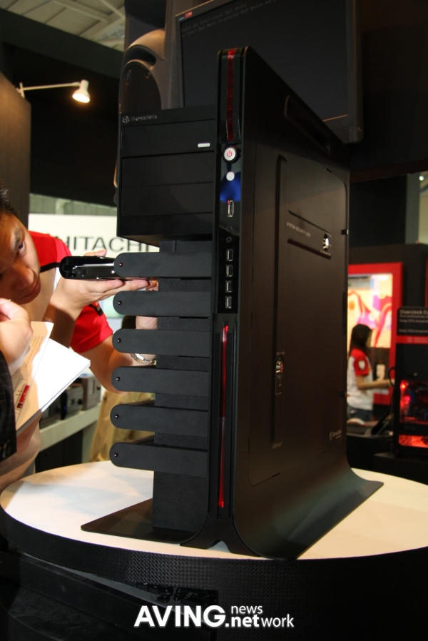 Thermaltake's new pc case 'Level 10' designed by BMW Design Group