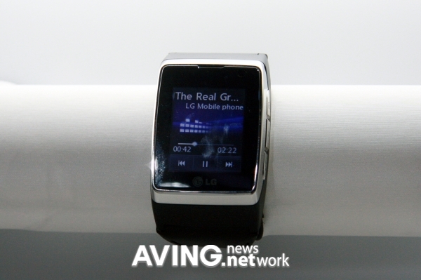 LG to launch its wearable '3G Touch Watch Phone' in global market