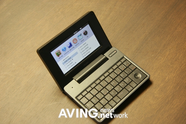 iriver's palm-sized electronic dictionary 'Dicple D7'