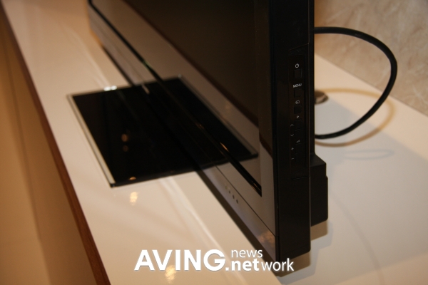 [IFA2009-No Text News] SHARP to present its full LED TV 'LE600/700 series'