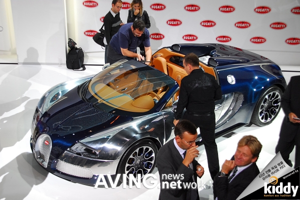 [IAA 2009 - Photo News] Bugatti to present its super car 'Sang Bleu'
