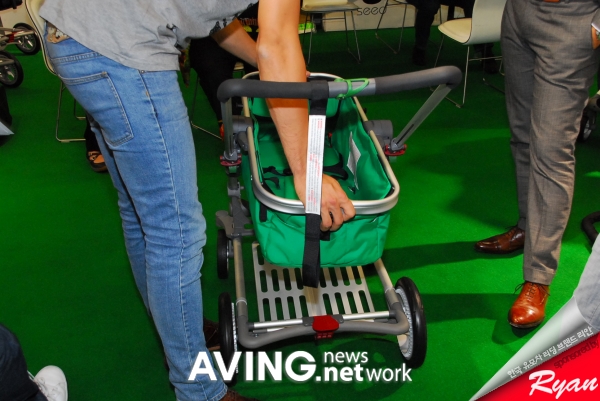 Seed to present its simply folding stroller 'Seed'