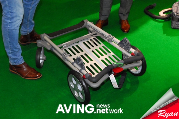 Seed to present its simply folding stroller 'Seed'