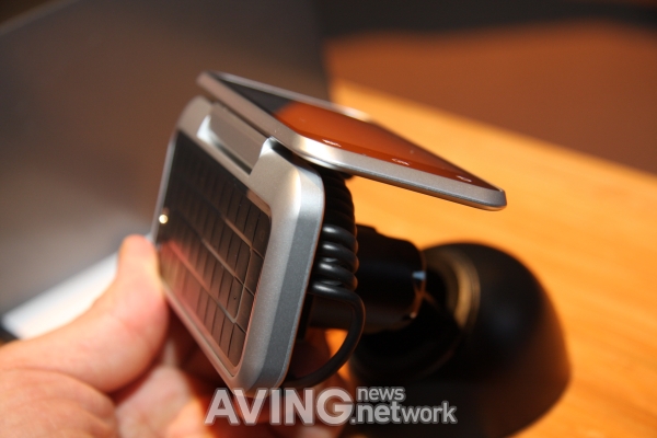 Motorola to showcase its Android phone 'Backflip' with reverse-flip ...