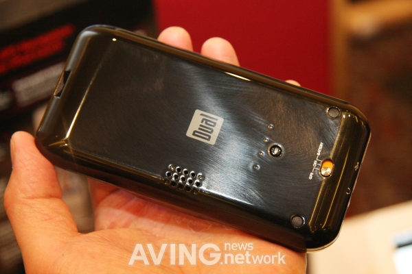 [CES Unveiled] A GPS navigation & battery cradle for iPod Touch