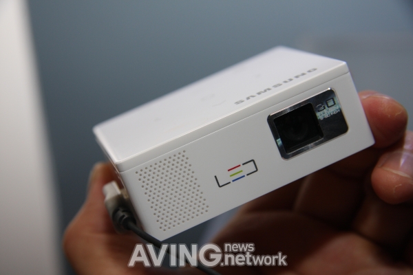 Samsung to unveil its new ultra-compact LED pico projector