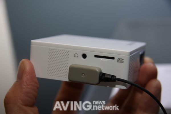 Samsung to unveil its new ultra-compact LED pico projector