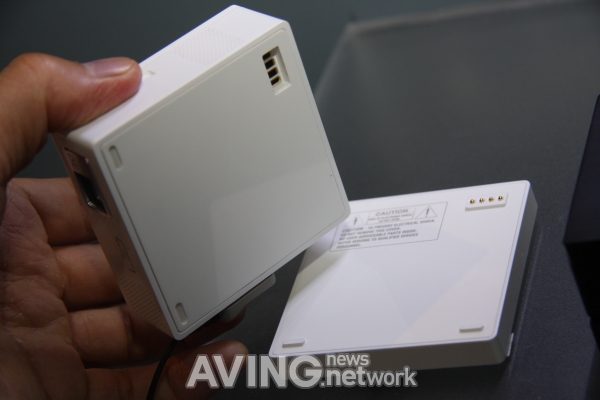 Samsung to unveil its new ultra-compact LED pico projector