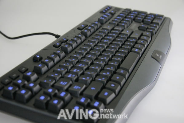 Logitech's gaming keyboard 'G110' with customizable backlighting colors