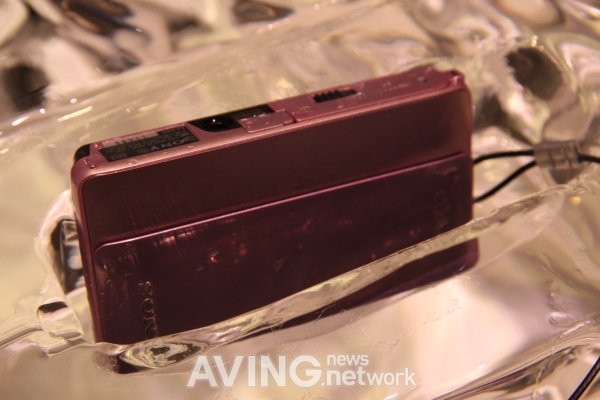 Sony to demo its world's thinnest certified waterproof digital camera 'TX5'