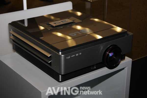 [Real-time Photo] LG Electronics to launch its Full HD One Body 3D ...