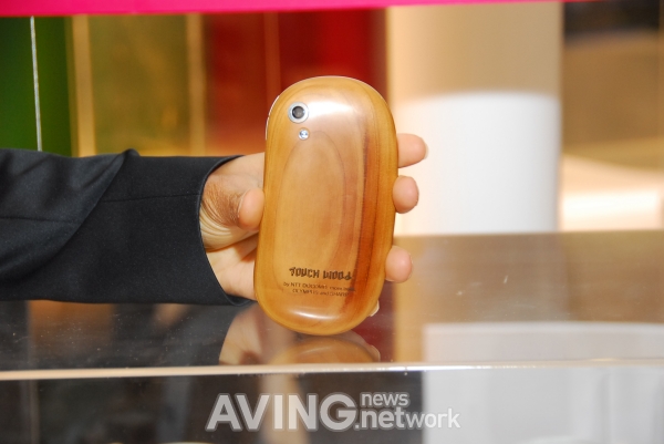 NTT DoCoMo to present 'Touch Wood' phone made with surplus wood