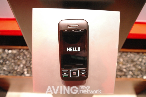 Kyocera to display its slide-out mobile phone 'X-TC M2000'