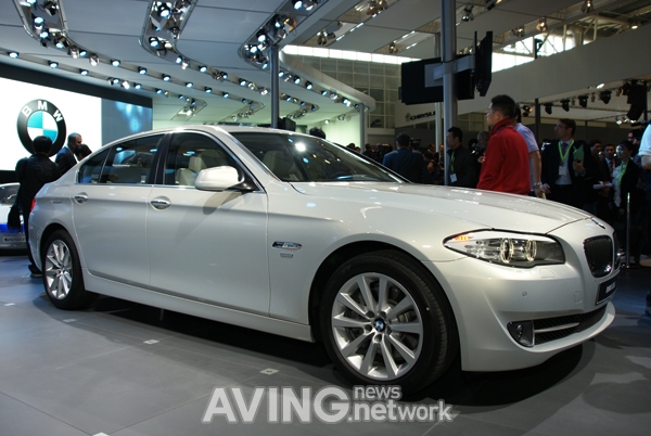 BMW to unveil the long-wheelbase version of its 5-Series sedans