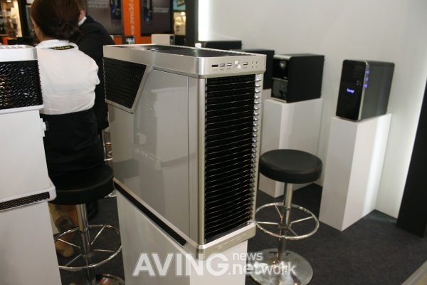 LOOP to showcase its modern designed pc case 'IGNITION'