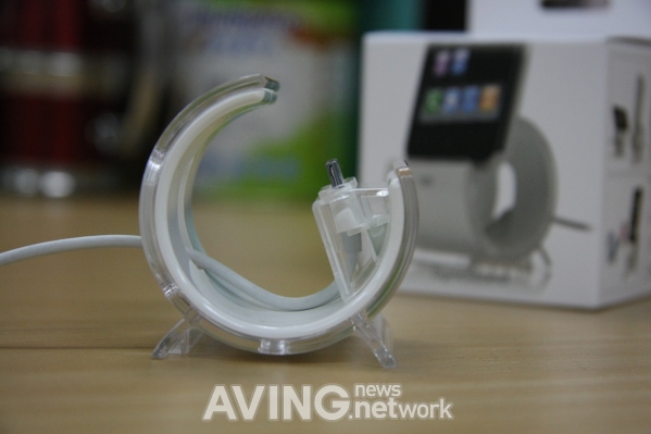 Sinjimoru to launch its iPhpne/iPod cradle 'Sync Stand'