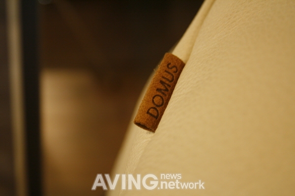 Hanssem announce its order-made high class sofa 'Trumph'