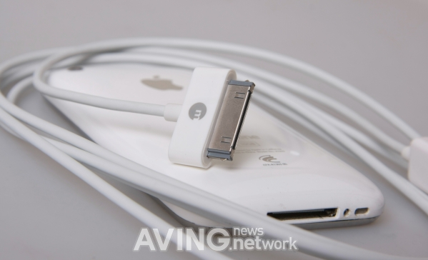 Macally introduces 2 kinds of chargable and syncable 30 pin USB cables