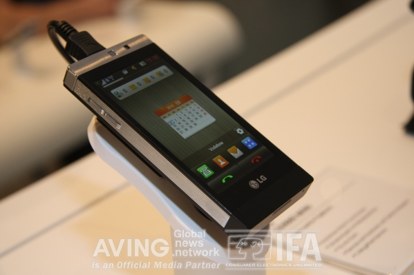 [IFA 2010] LG Electronics, introduces european cellular phone 'GD880 ...