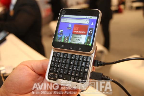 [IFA2010] Vodafone, introduces Motorola rectangular cellular phone ...